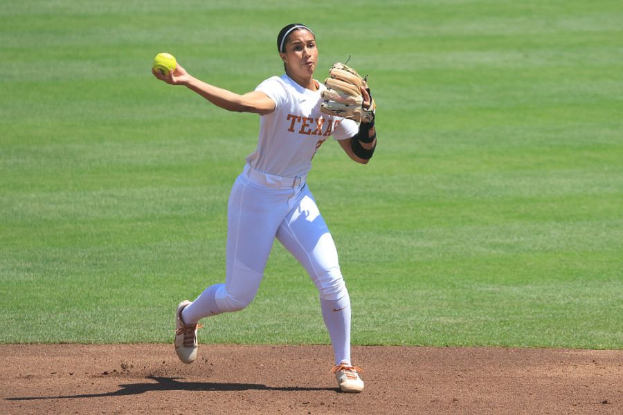 Texas walks off Georgia to earn spot in SEC tournament title game