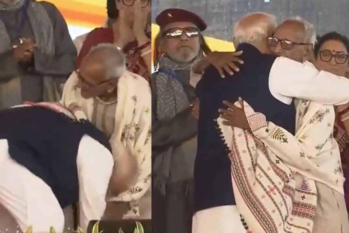 PM Modi touches feet of 98-year-old Makhanlal Sarkar in West Bengal ...