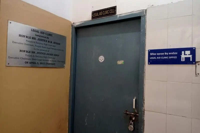 Students object to omission of Punjabi from new PU signboards