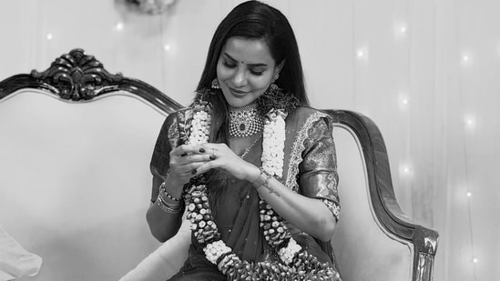 Bigg Boss Telugu 3's Ashu Reddy posts engagement pictures amid alleged ...