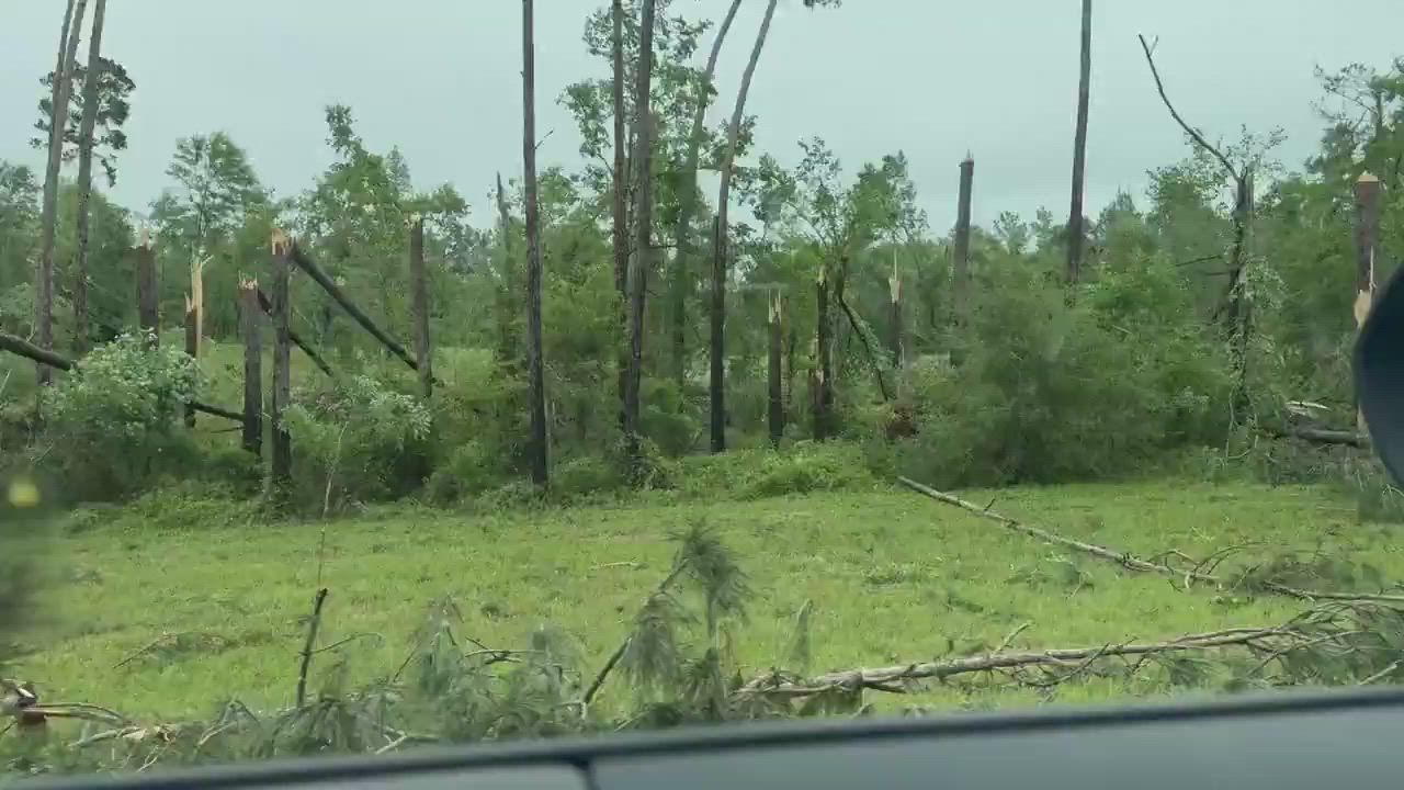 US: Mehrere Tornados, darunter ein EF3, ziehen durch Mississippi und ...