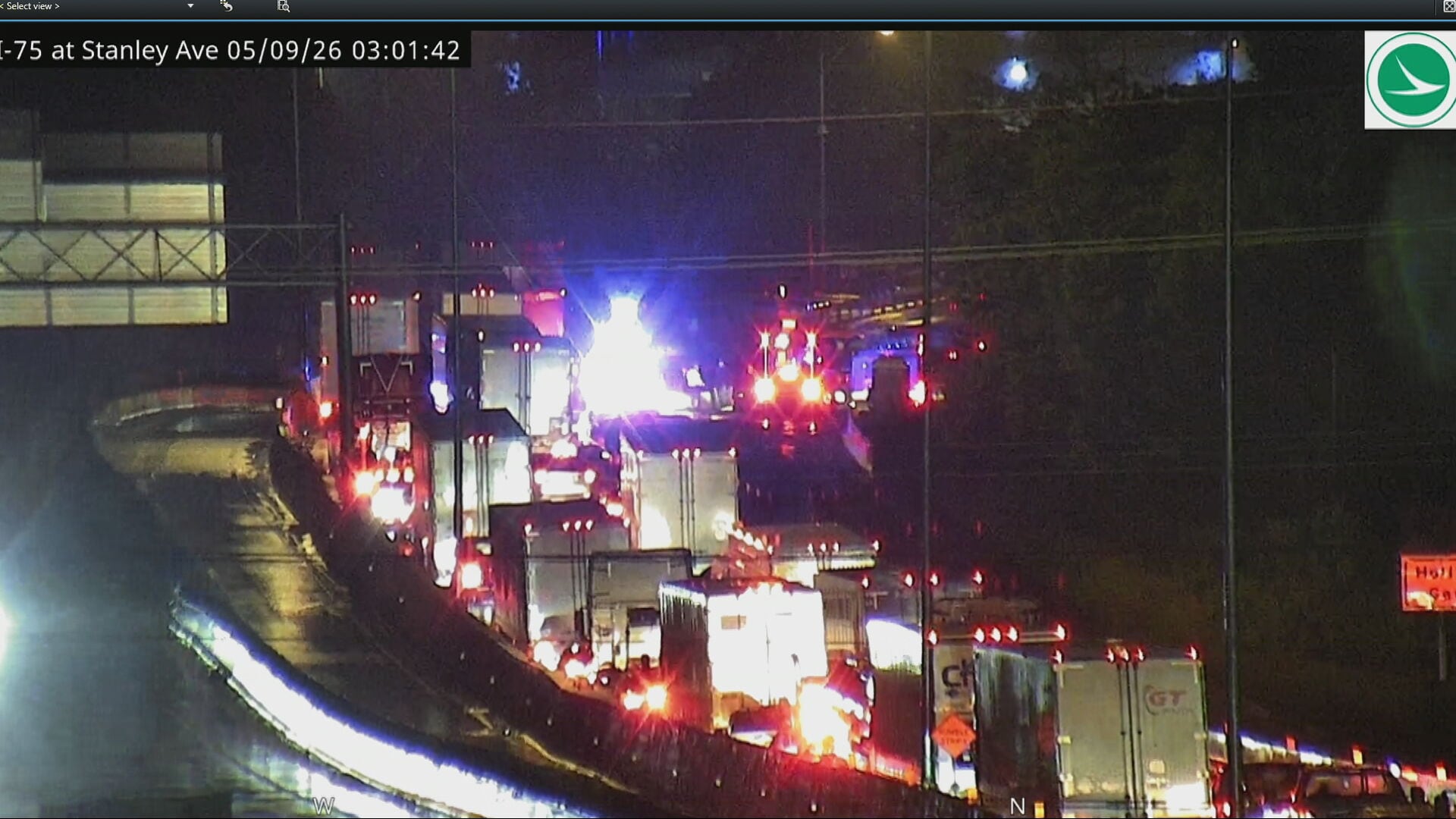All lanes closed, minor injuries reported after crash on I-75