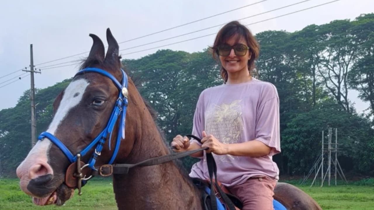 Actress Manju Warrier secretly learned horse riding in Aluva for a ...