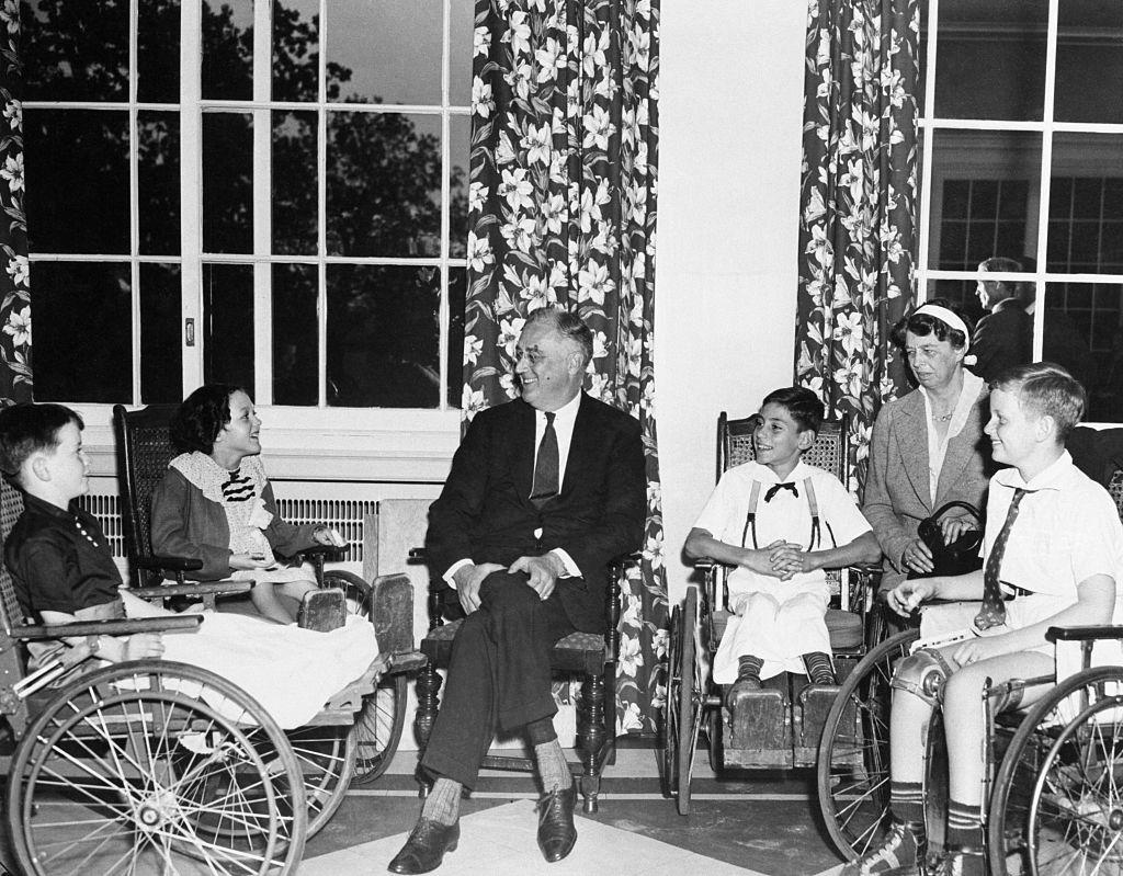 Jonas Salk, el científico que usó a su familia como conejillo de indias ...