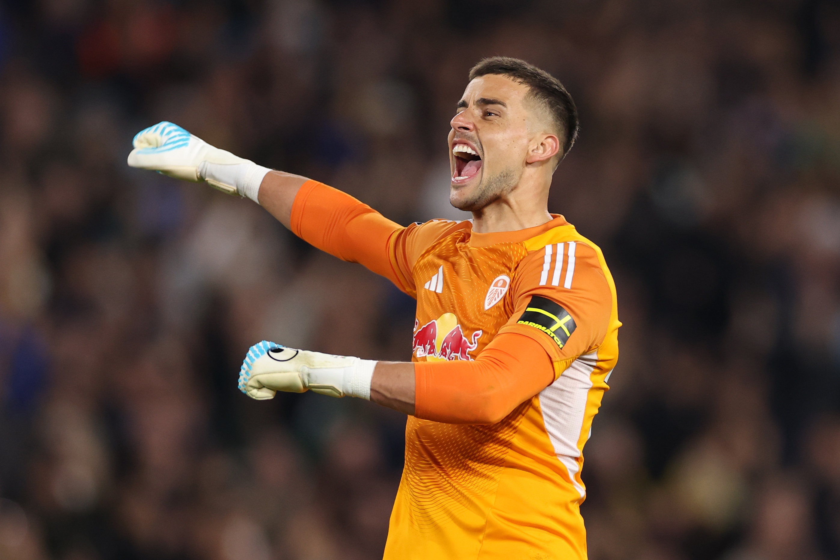 Leeds United icon Tony Dorigo weighs in on Karl Darlow contract ...