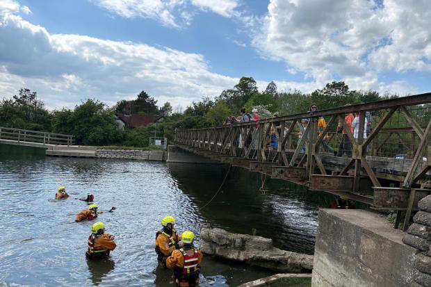 Firefighters deliver water safety lessons at Oxford beauty spot