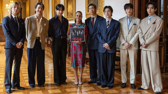 BTS V's Mexico dump reveals inside clicks from National Palace, hair ...