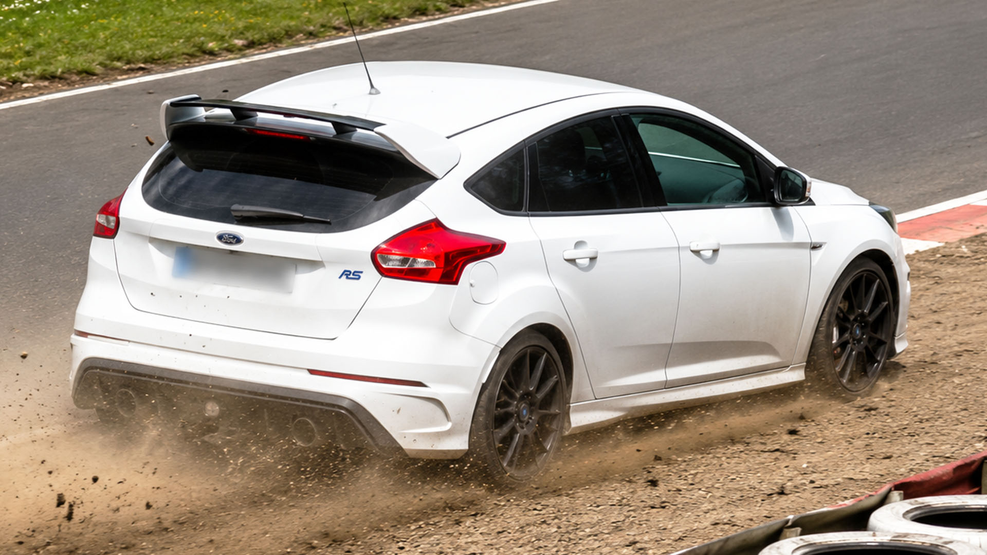 Lucky drivers avoid massive crashes on dangerous Nürburgring sections