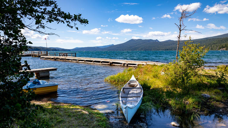 Oregon's giant Cascade Mountain lake is a forest beauty with trophy ...