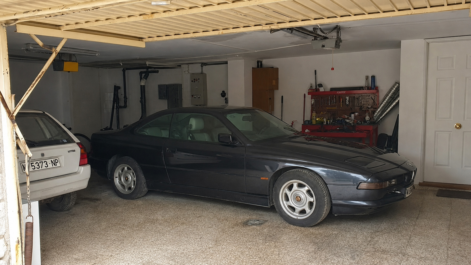 Rare BMW 850i Found in Malaga After Few Years Neglected