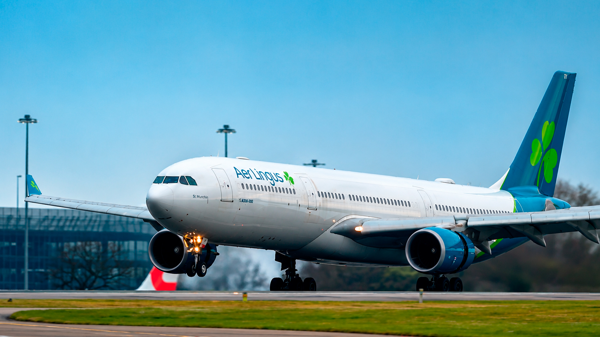 Did this A330 use reverse thrust before touchdown?
