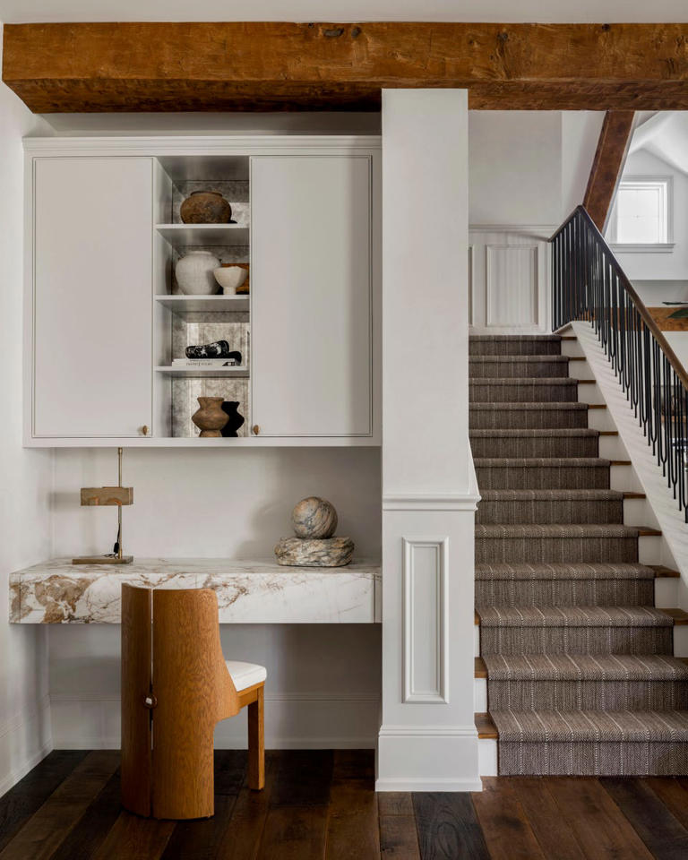 Jeremiah Brent added antiques and ample seating to this hosting-ready ...