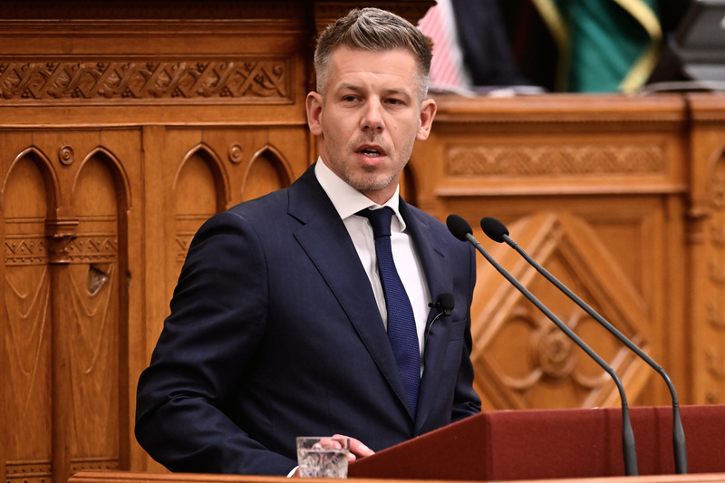 Magyar oznámil, že jeho vláda spustí odvolání hlavy státu ústavním dodatkem