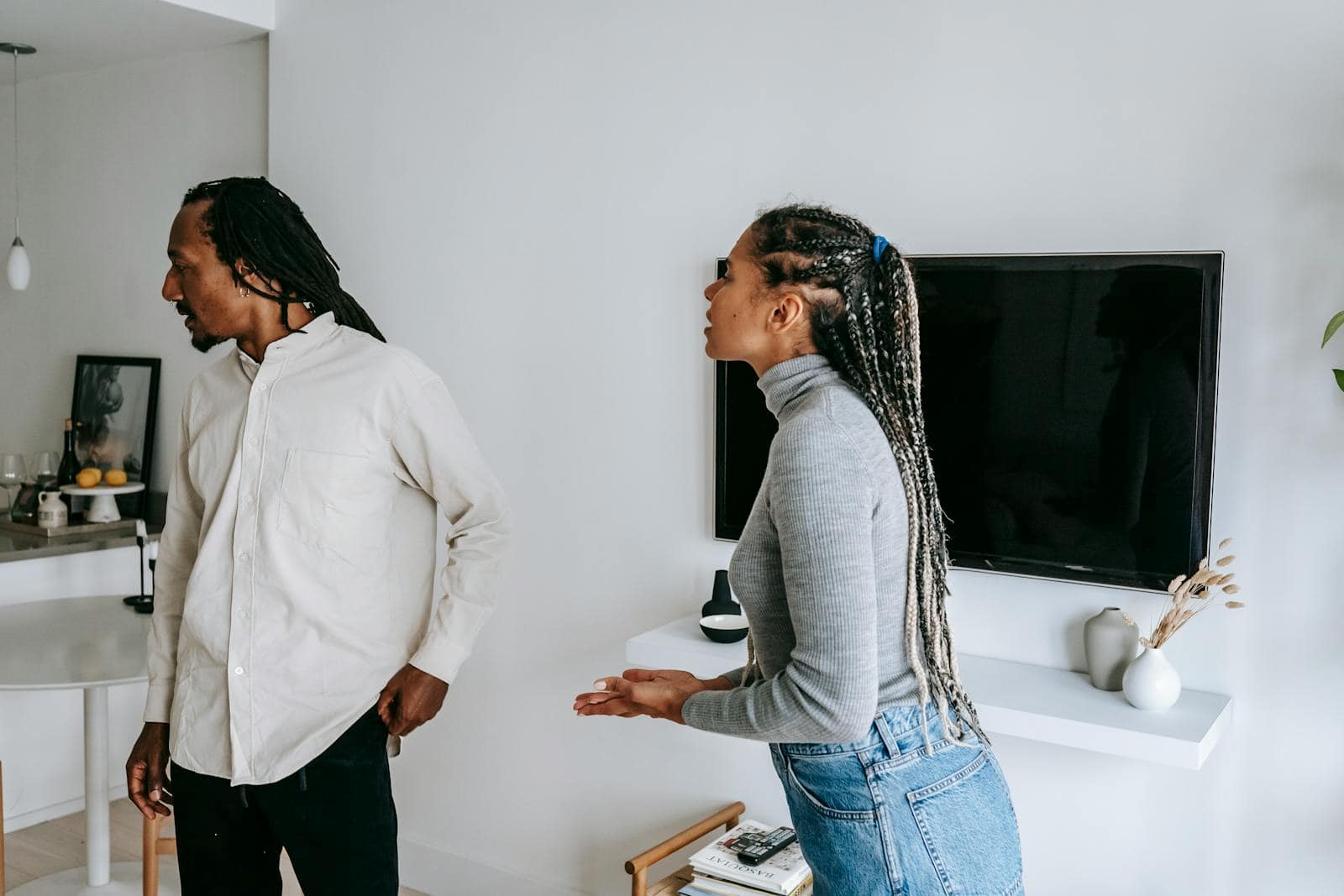 13 signs you may actually be trapped in a trauma bond, according to experts