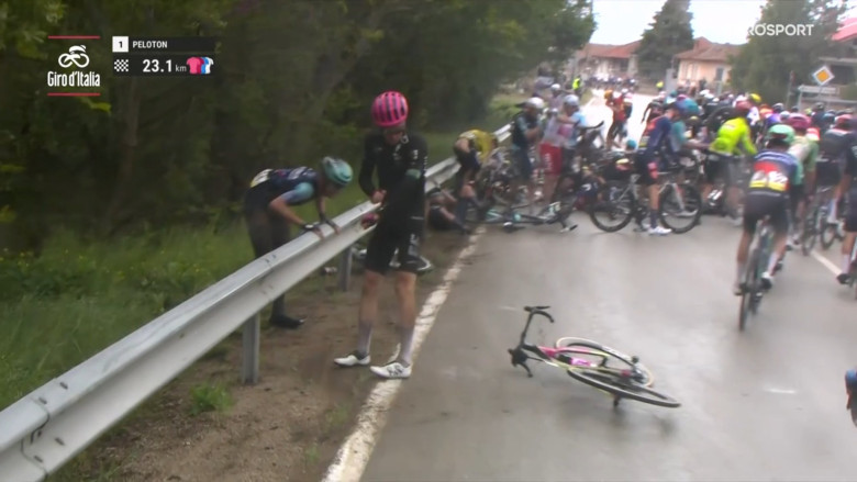 Cyclisme : Tour d'Italie - La 2e étape du Giro neutralisée après une ...