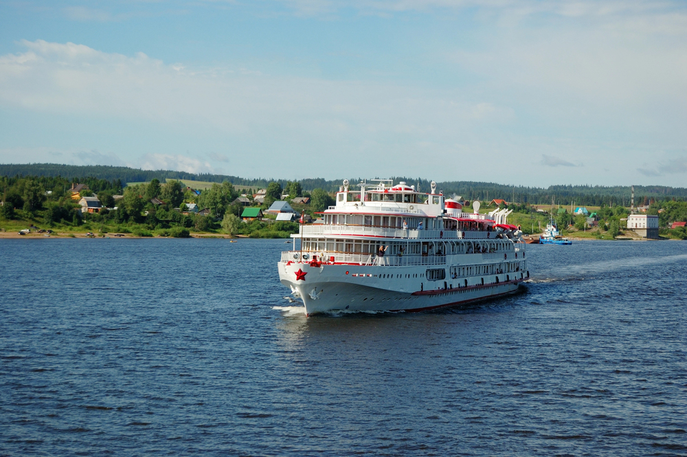 15 massive differences sailing European rivers vs oceans