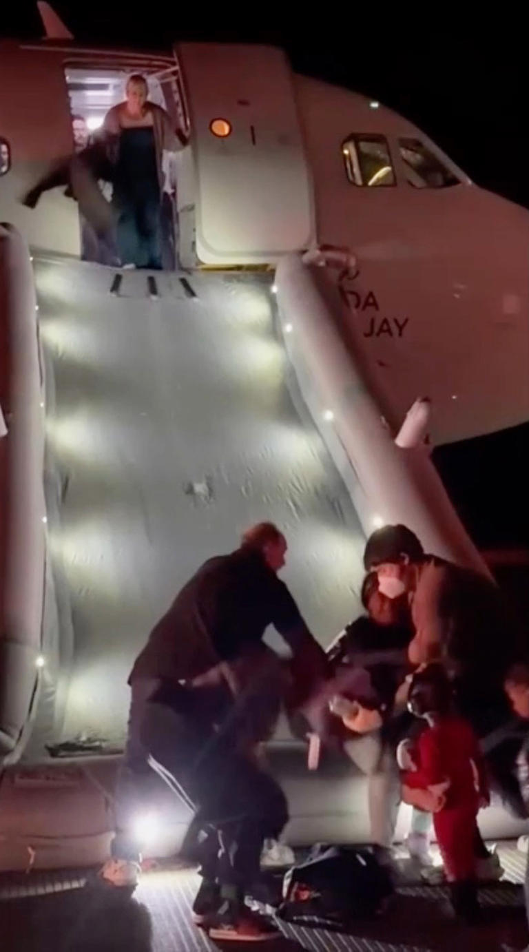 Shocking audio captures Frontier Airlines pilots reacting to plane ...