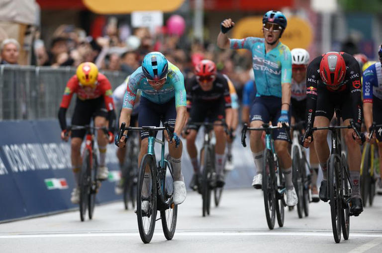 Cycling Thomas Silva Sprints To Victory In Giro Stage 2 After Nearly