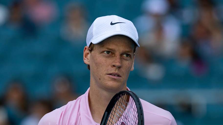 Jannik Sinner reacts to girlfriend Laila Hasanovic's night out before ...