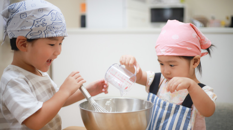18 easy (and safe) cooking skills you should teach your kids early