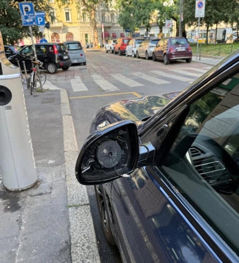 Civita posta specchietti rotti dell'auto, 'intimidazioni per mio ...