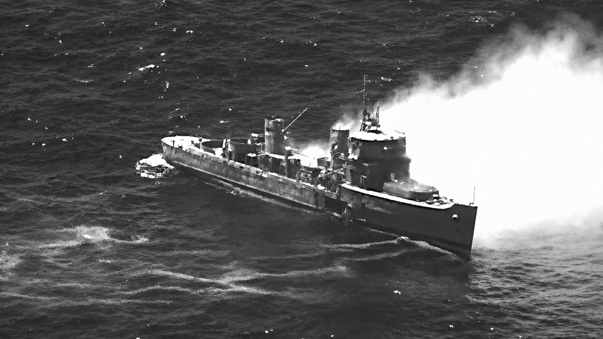 Japão dispara míssil contra navio-alvo em exercício conjunto