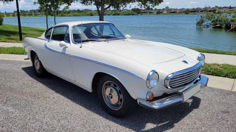 11 classic cars collectors are quietly buying