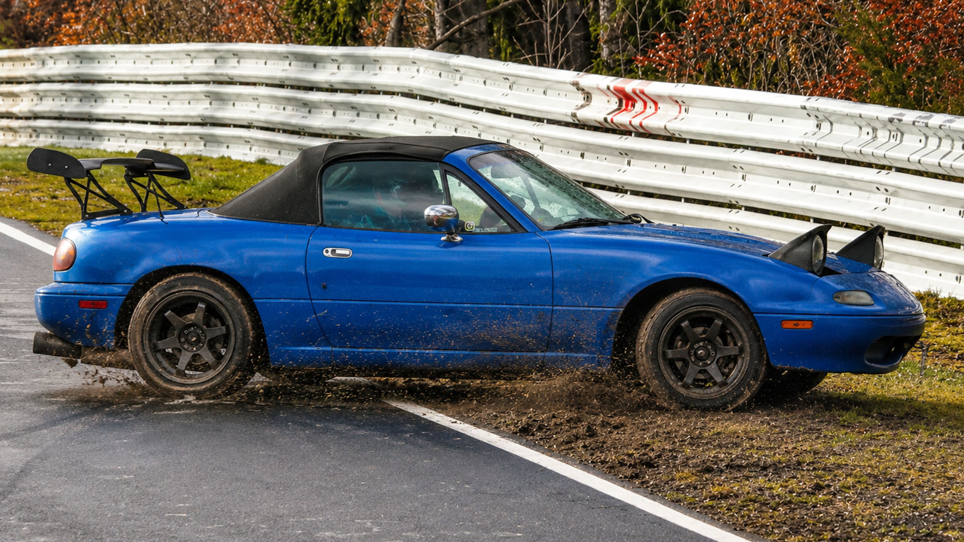Sauvetages et tête-à-queue spectaculaires sur le Nürburgring aujourd'hui