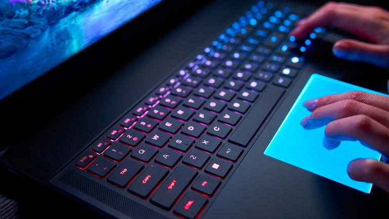 Microsoft releases four Windows Insider builds with touchpad and File ...
