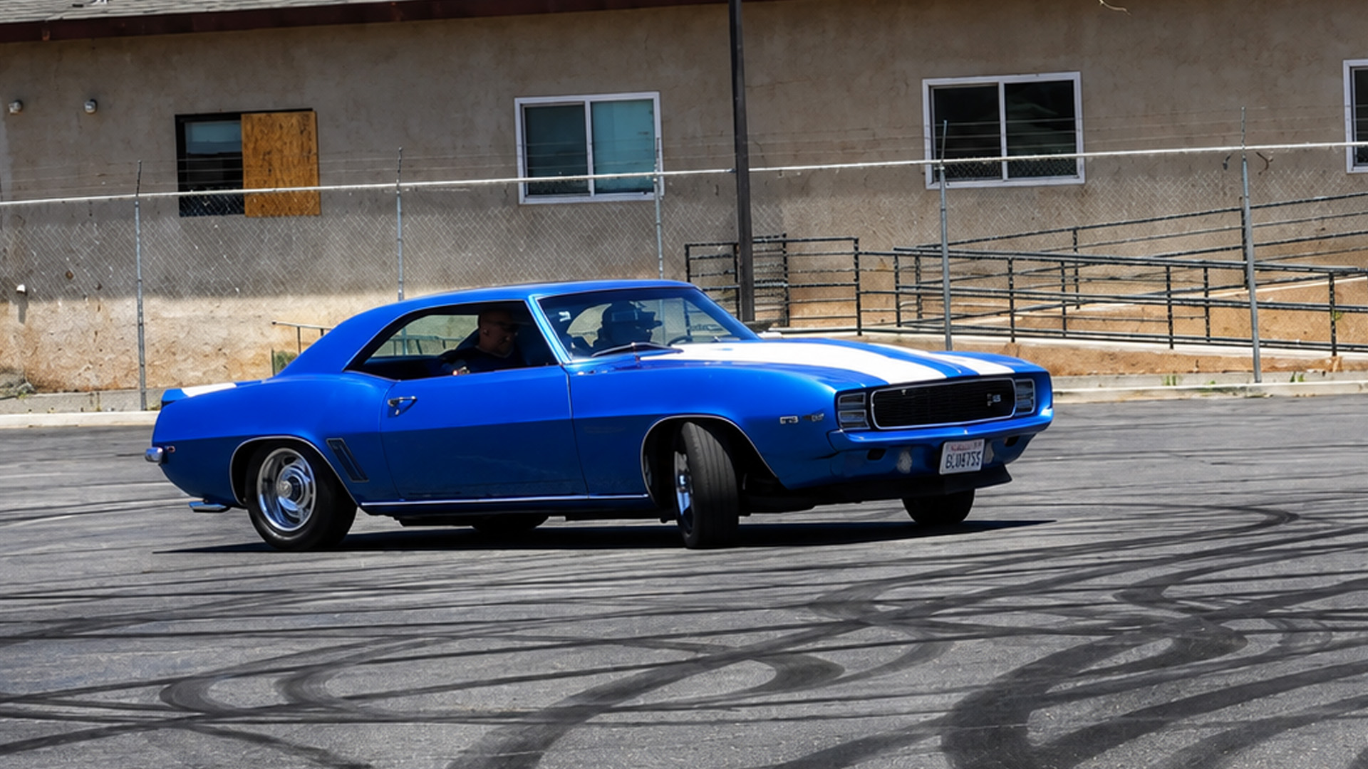 Vintage Camaro Z28 tries drifting on open road