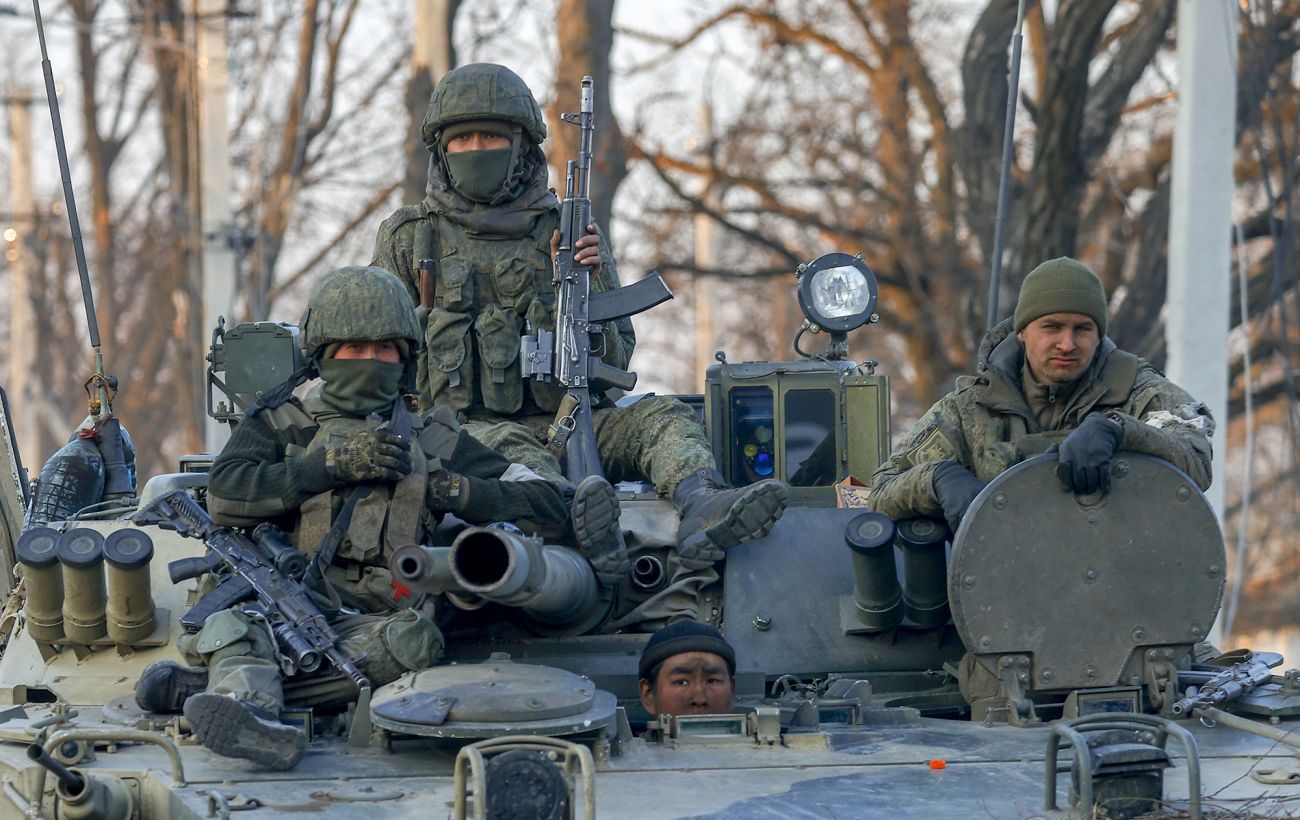 Russia deploys tank division to Ukraine's Pokrovsk, gun battles rage in ...