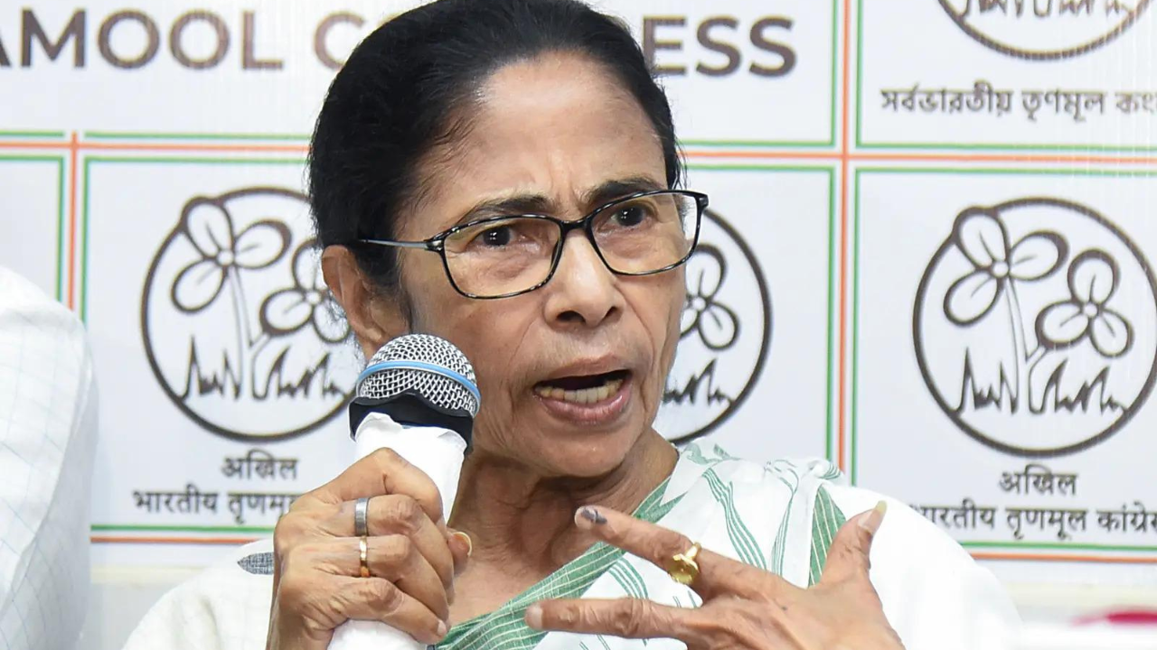 Mamata Banerjee urges opposition unity, calls for 'joint platform ...