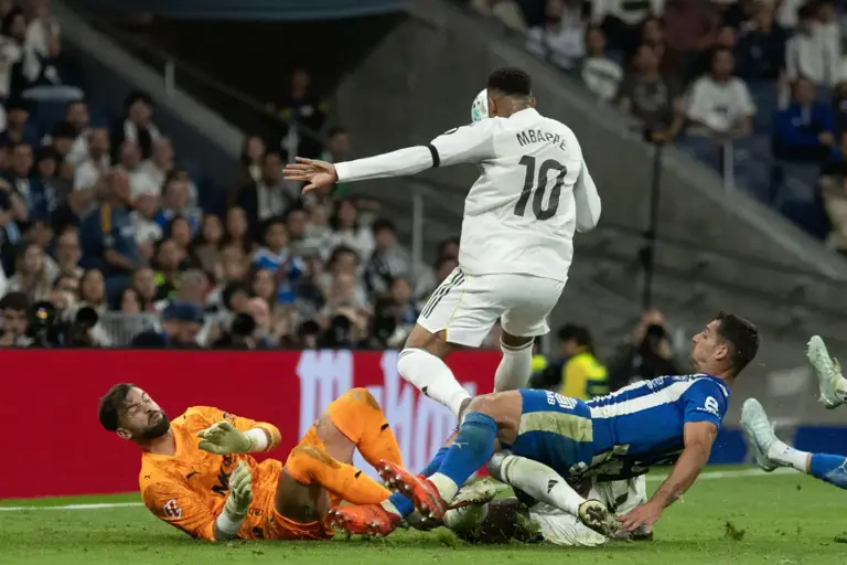 Real Madrid : Un géant anglais appelle Kylian Mbappé