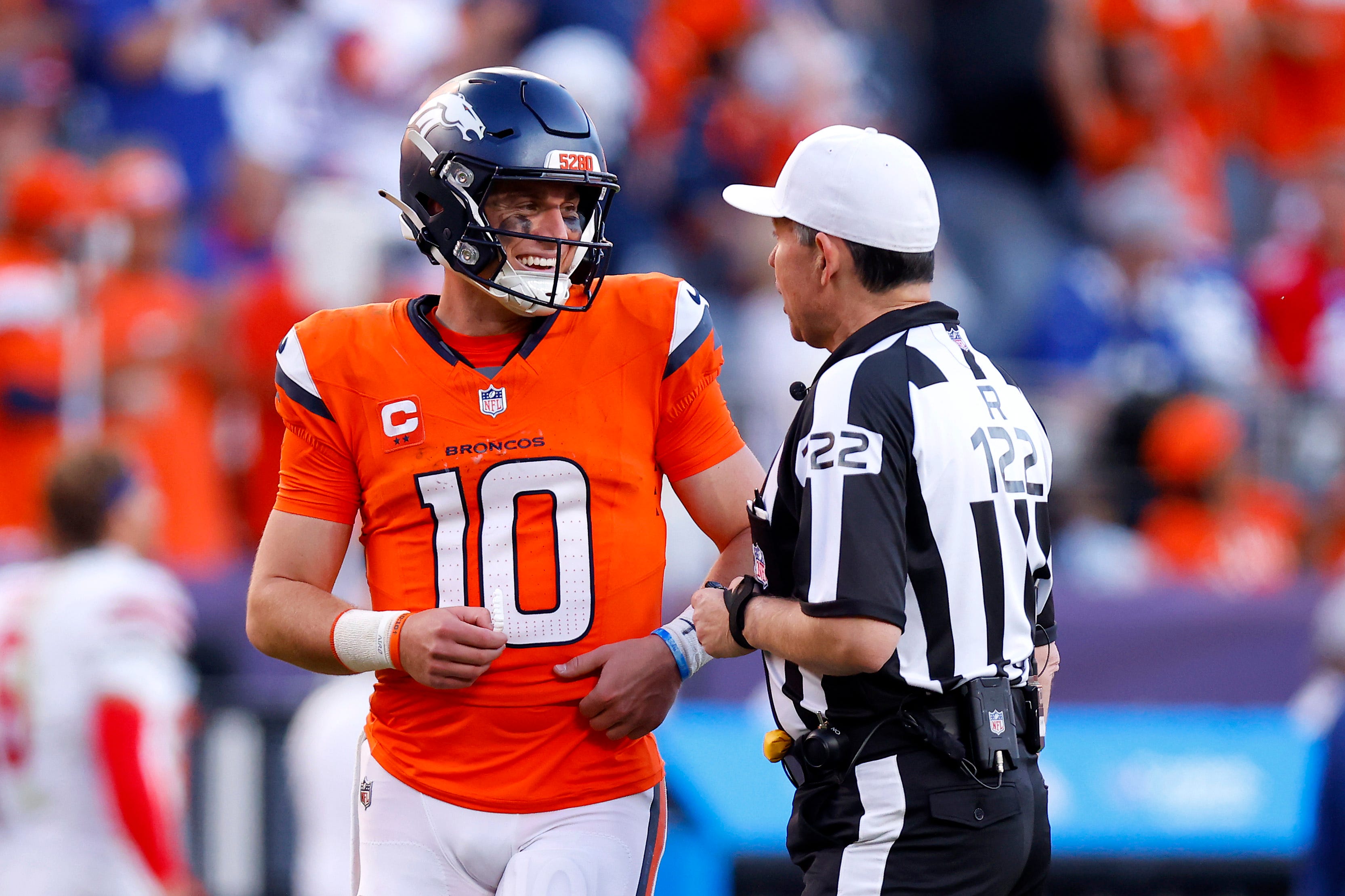 No replacement refs: NFL strikes deal with referees association