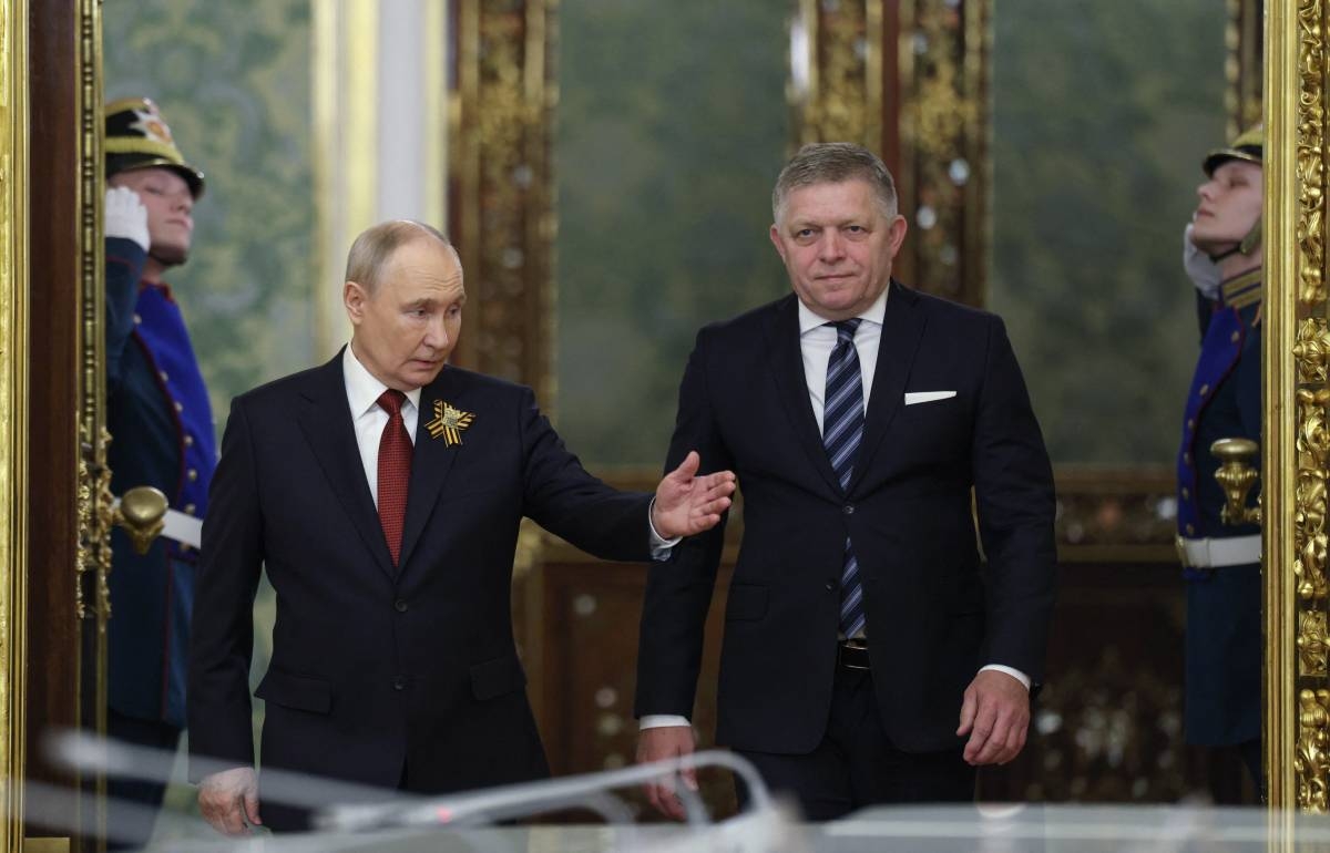 Putin receives Slovak PM Fico in Kremlin for Russia's Victory Day