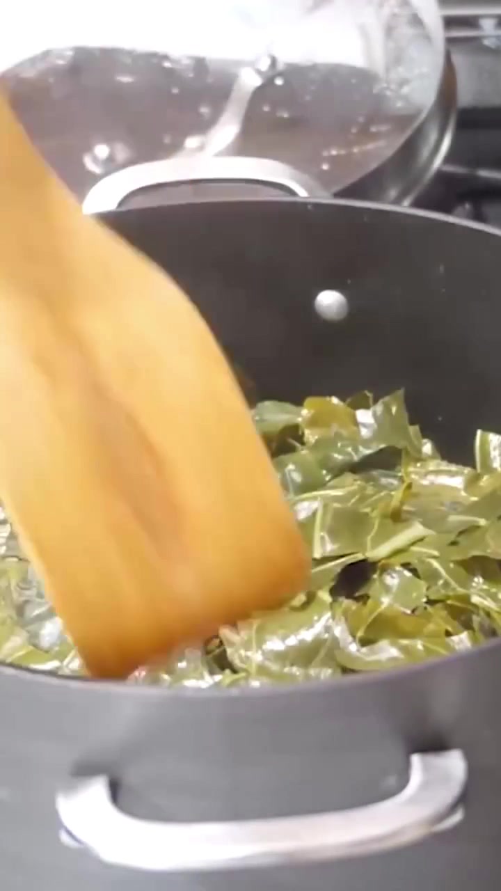Southern collard greens with smoked turkey