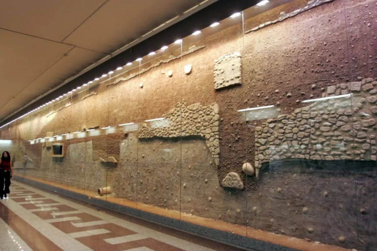 Workers digging a subway tunnel found an ancient Roman complex hidden ...