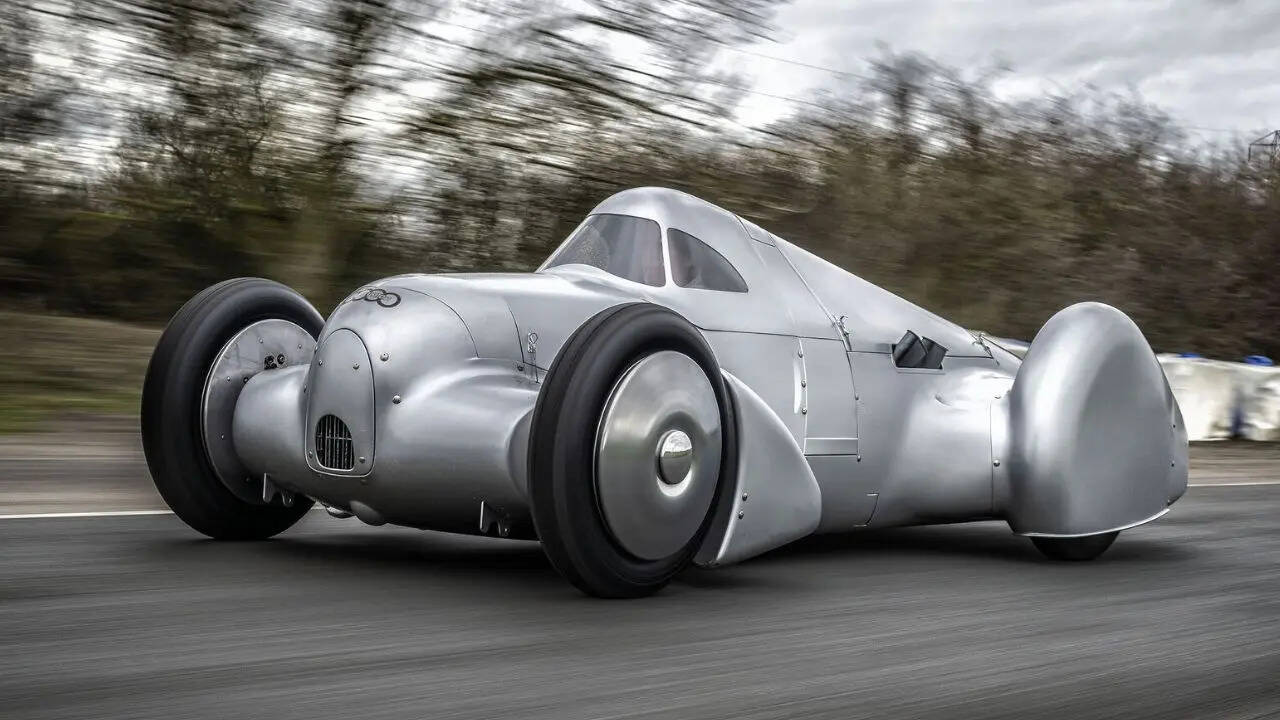 This retro Audi racer looks like a bullet on wheels