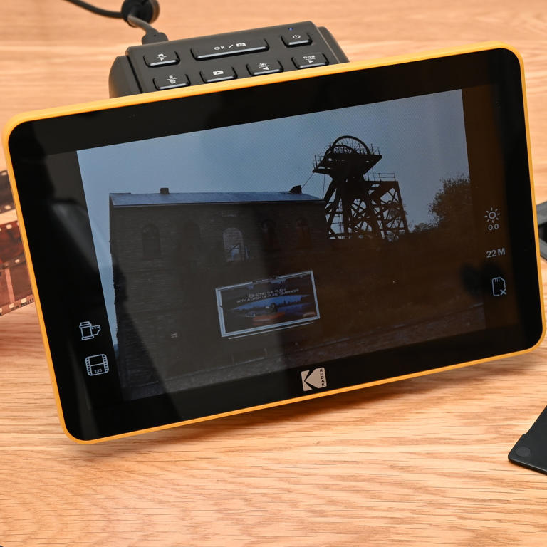 HP FilmScan 7” touch screen film scanner review: scan your negs ...