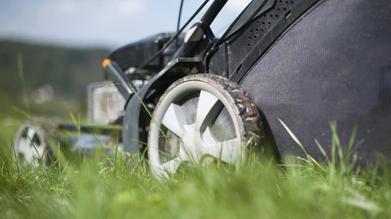 What it means if your mower is self-propelled