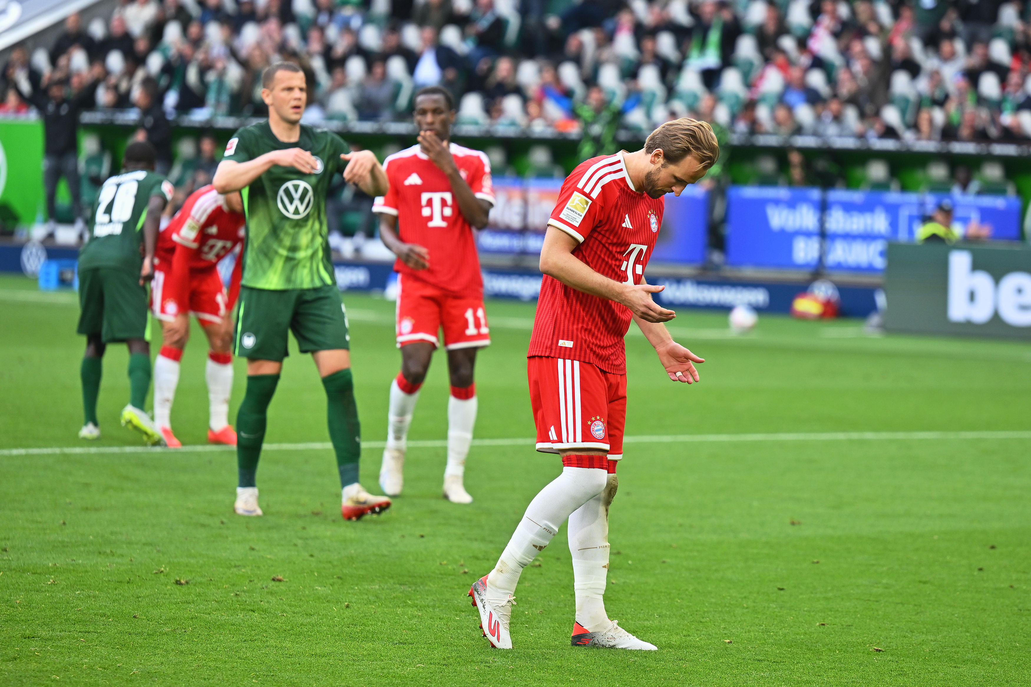 Kane's Bundesliga penalty streak ends with miss and Leipzig back in ...