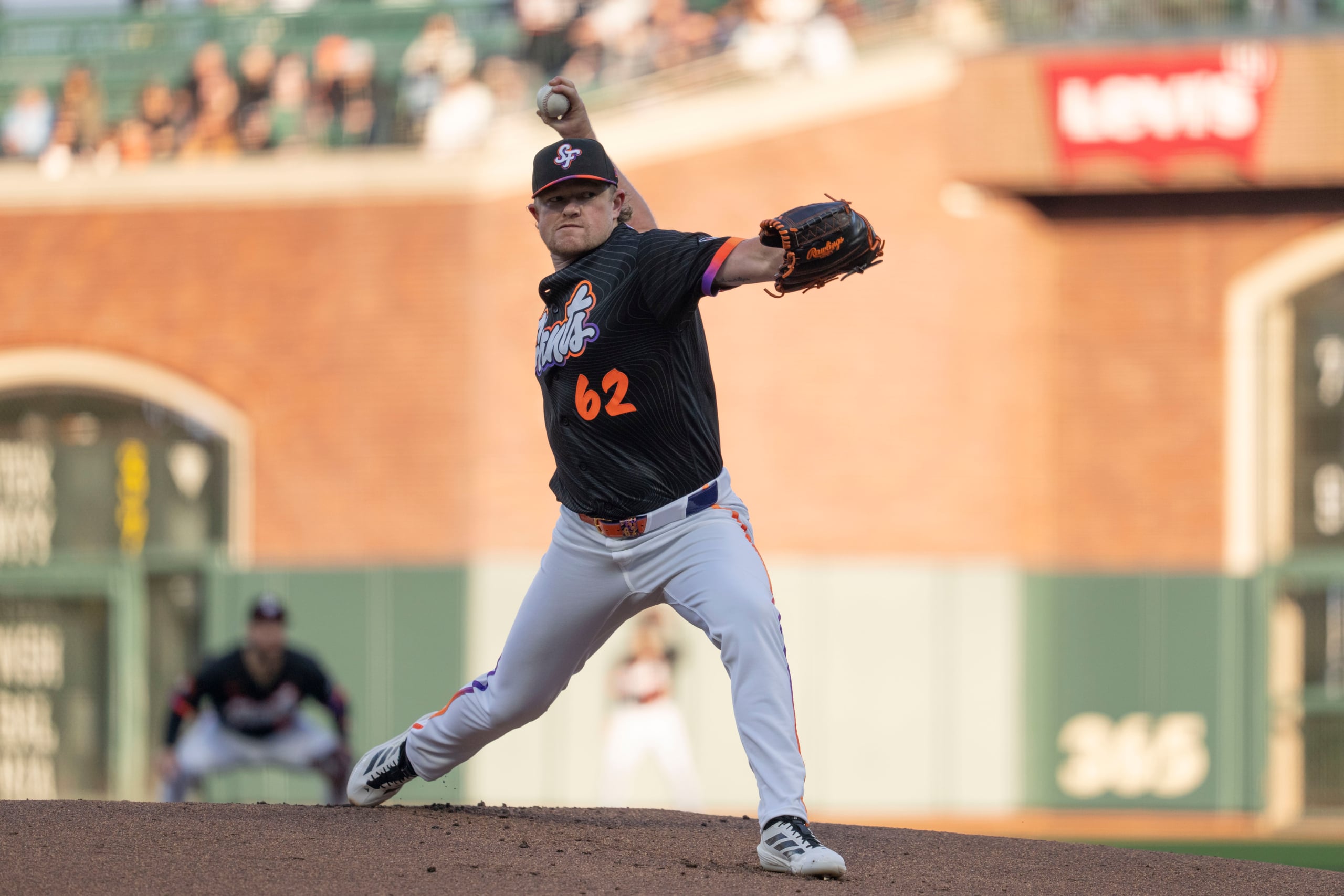 Struggling San Francisco ace placed on injured list with knee injury