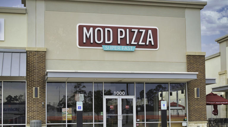 10 overpriced pizza chains that seriously aren't worth it
