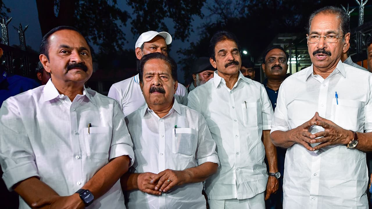 Congress' Kerala CM race: High Command sends strong message to leaders