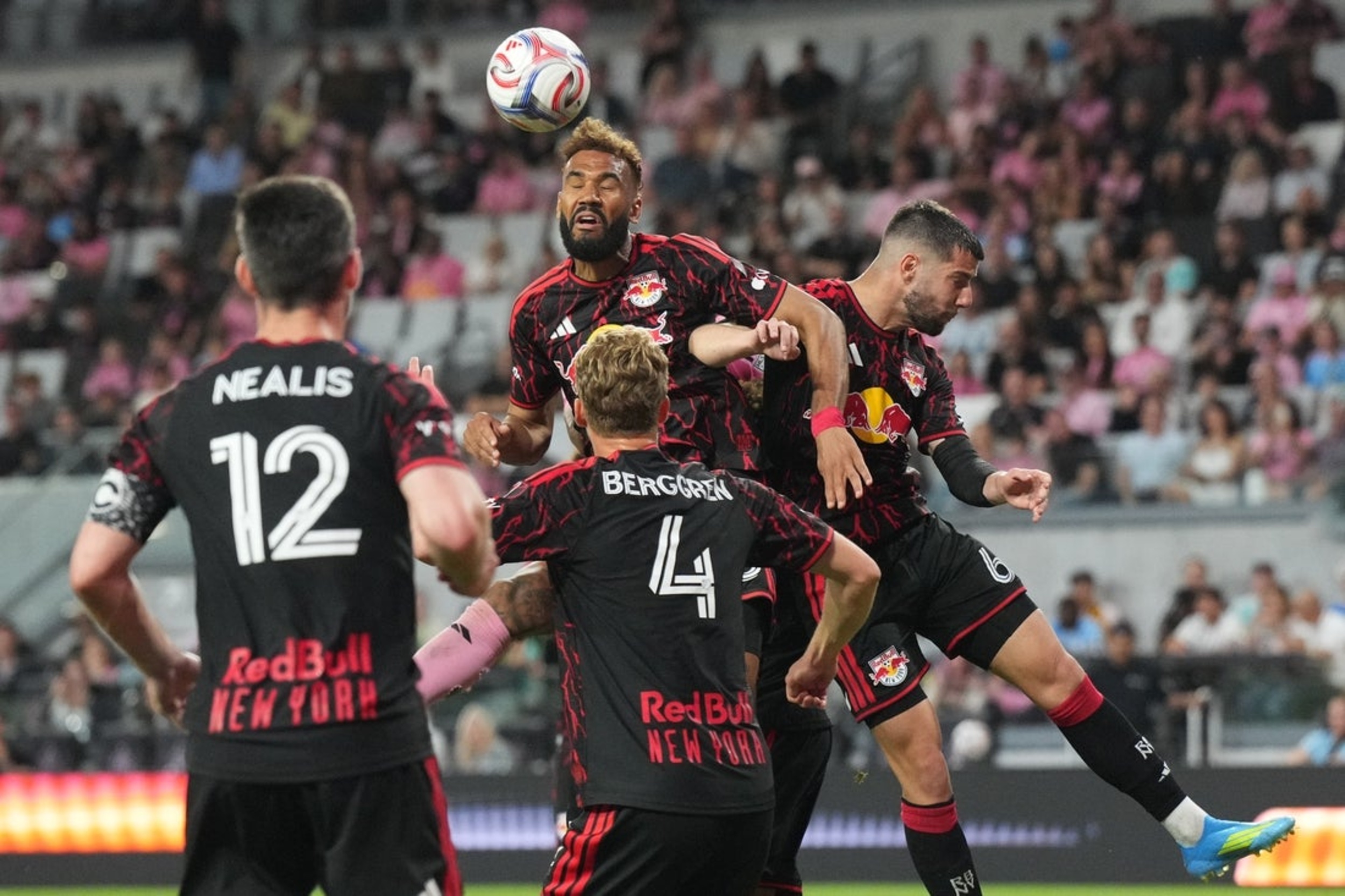 Red Bulls snap winless streak, upset Fire