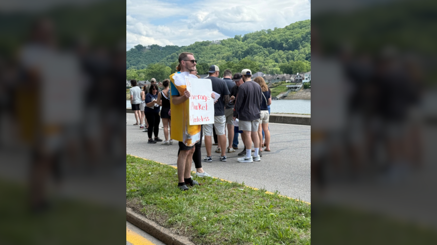 West Virginia teamsters protest 'The Beverage Market'