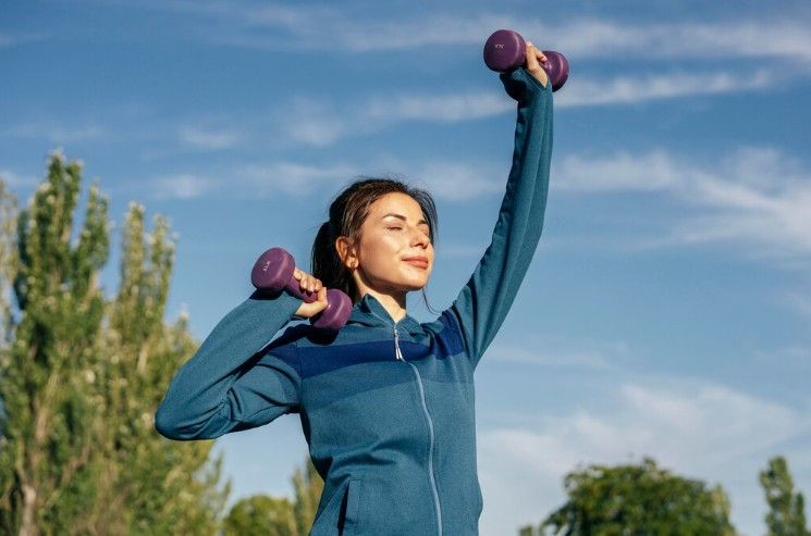 10 helpful fitness tips for women to stay in shape by Muscle & Strength