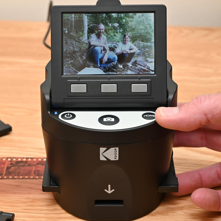 HP FilmScan 7” touch screen film scanner review: scan your negs ...