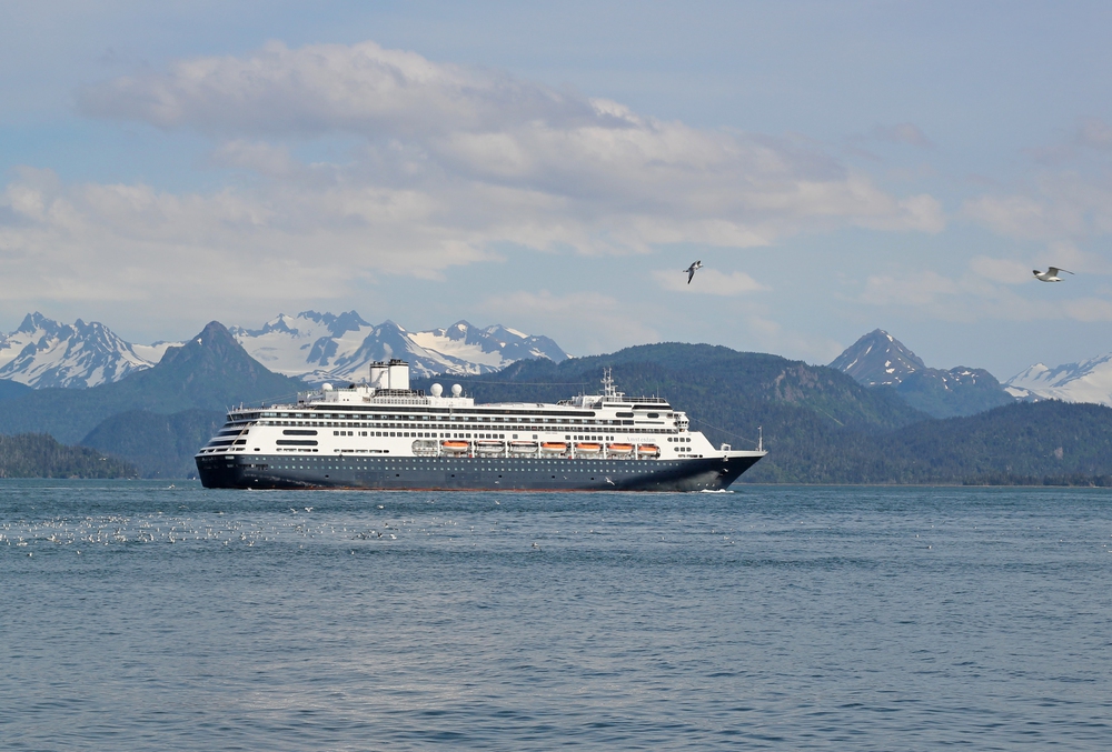 Reasons an Alaskan small ship beats a mega ship