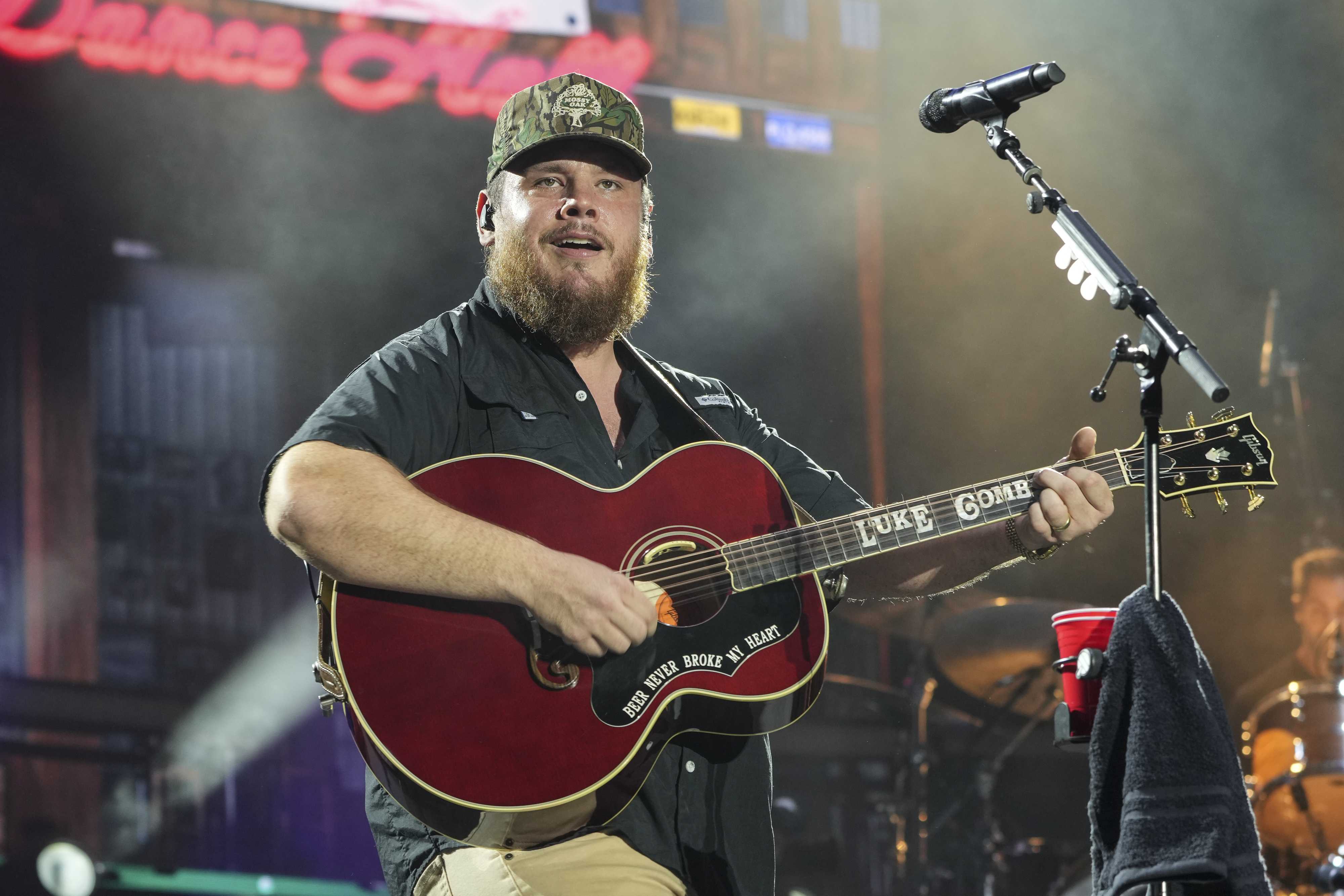 What will the weather be like during the Luke Combs concert at OU?